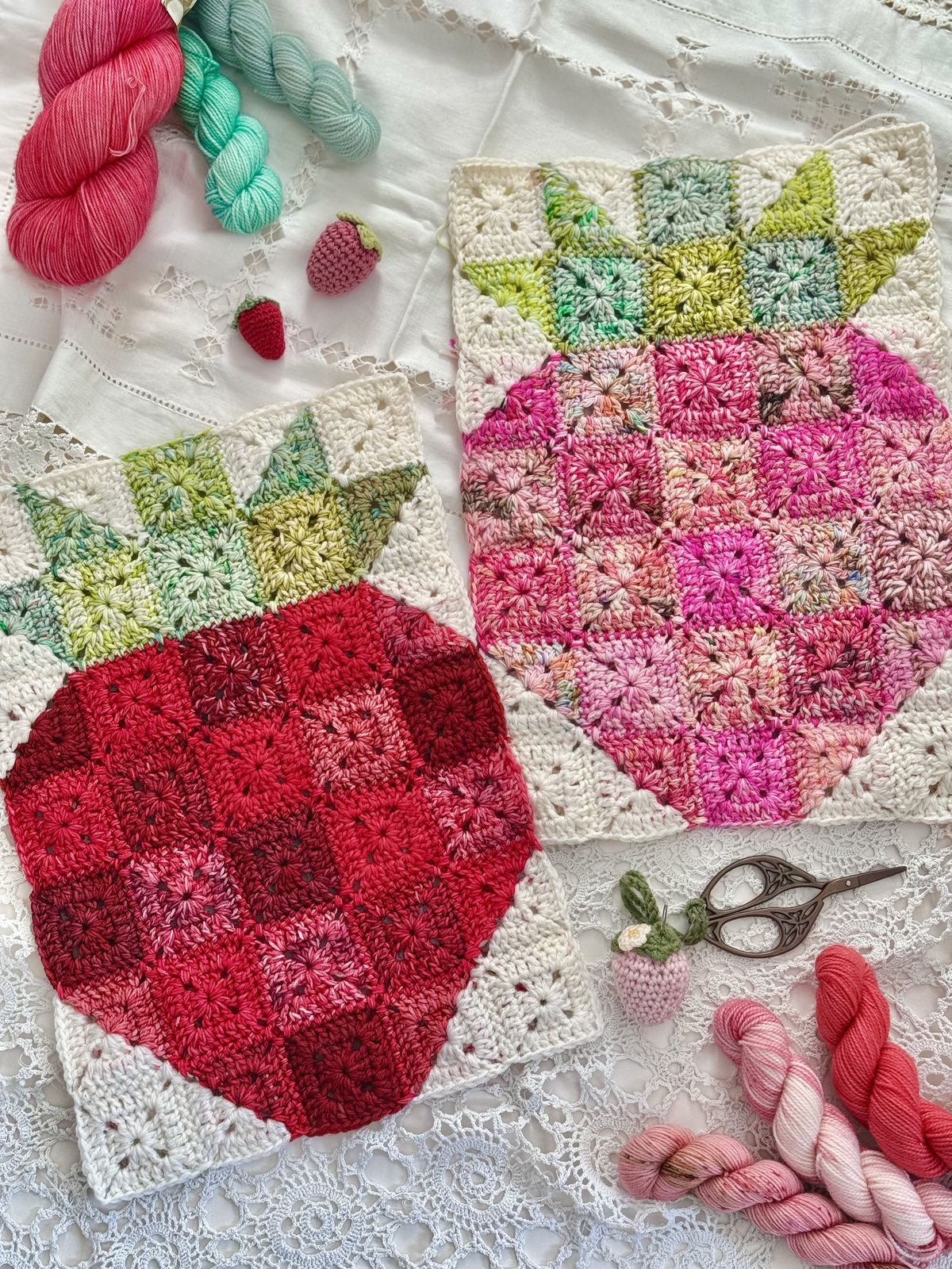 Strawberry crochet square - Pattern